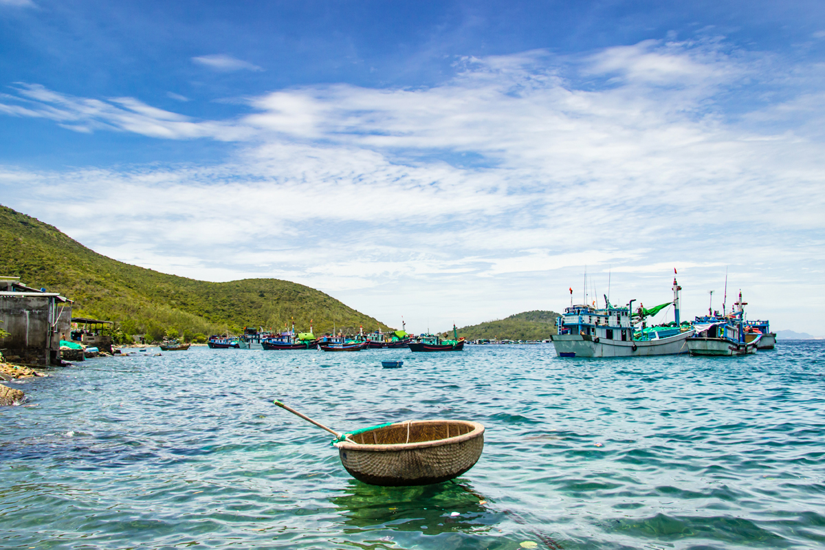 Showering in the Ocean - Aladdin Travels